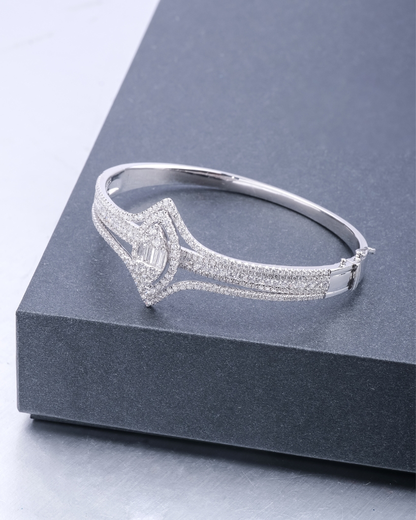 Hemane Bangle - DiaGold