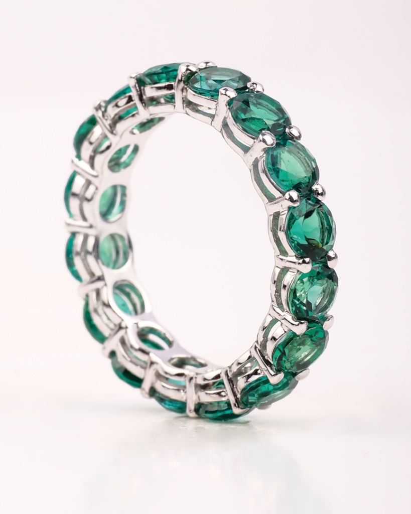 Full and Grand Emerald Ring - DiaGold